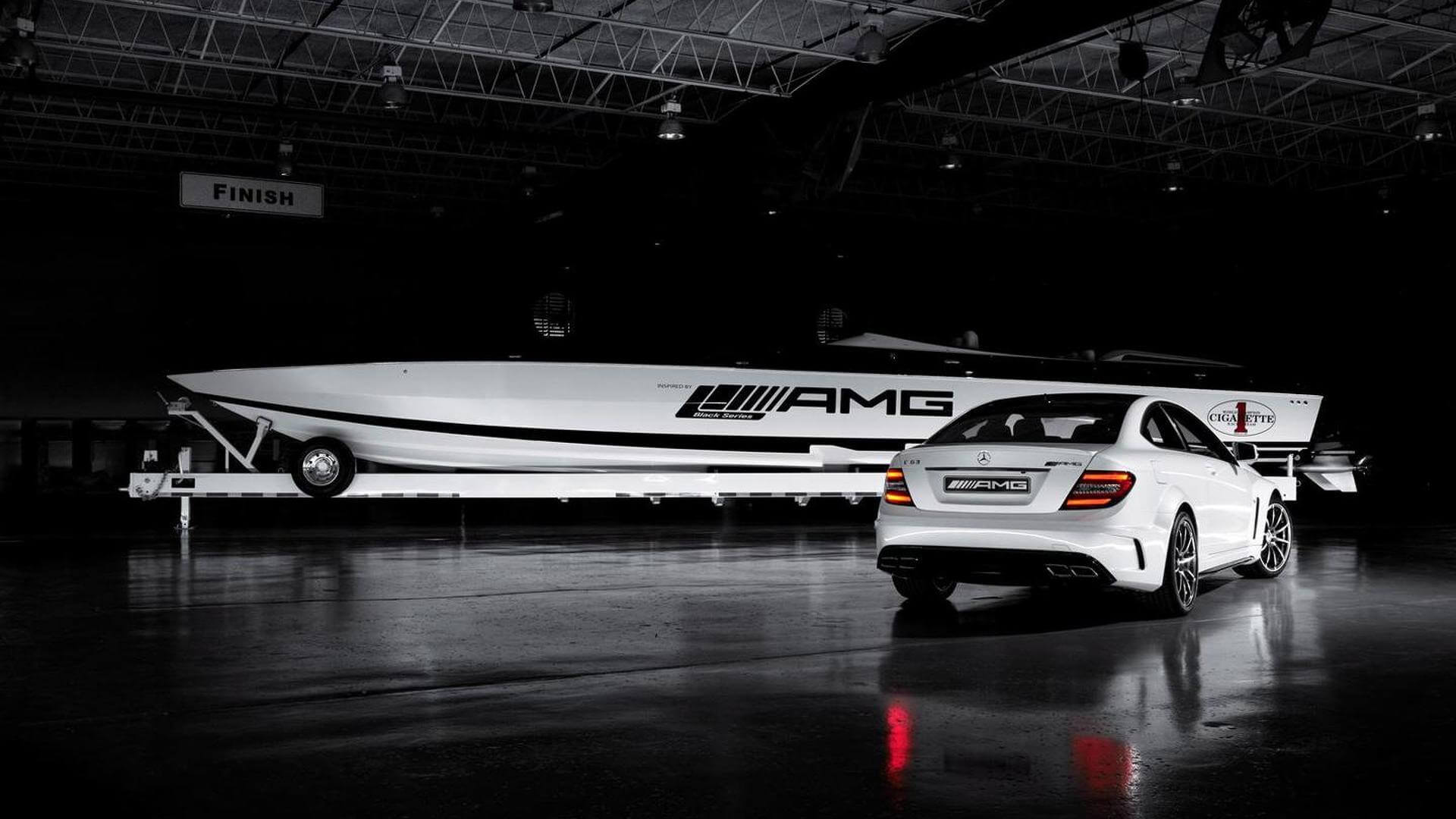 马赛地AMG也玩跨界 从陆地奢华到海上 马赛地AMG X Cigarette联名游艇